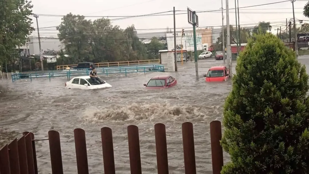 Atizapán de Zaragoza: grave inundación por fuertes lluvias | La Jornada ...