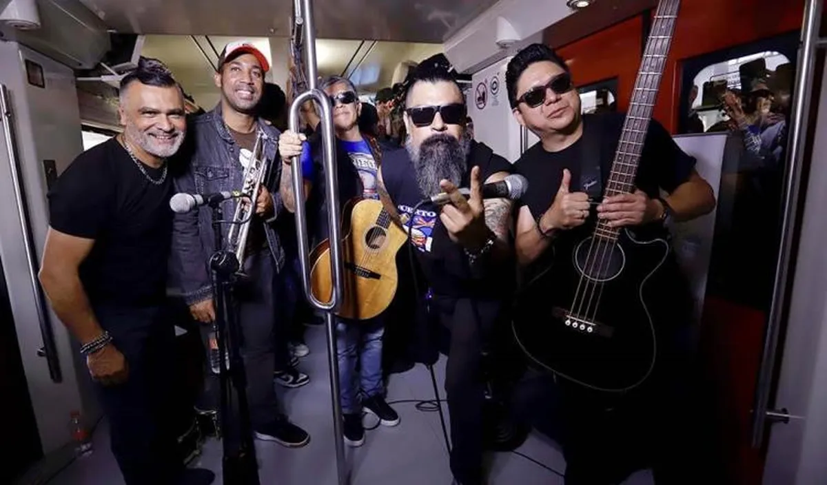 ¡Así sorprendió Panteón Rococó a usuarios del Tren Suburbano en CDMX ...